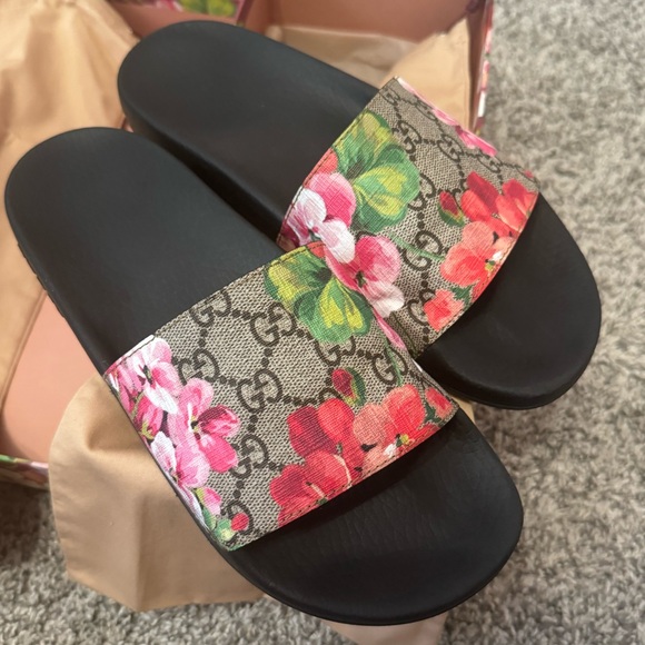 Gucci | Shoes | Gucci Gg Supreme Bloom Slides | Poshmark